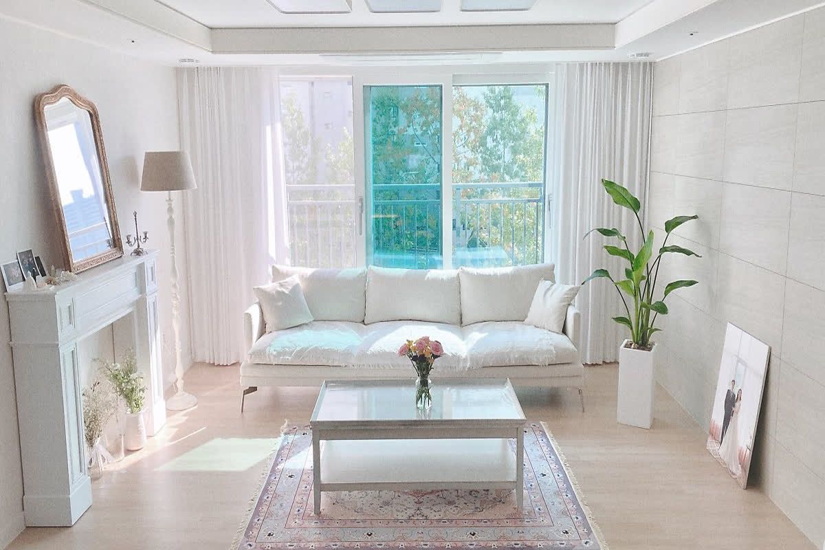 Minimal + Chic + French! A newlywed house with N concepts