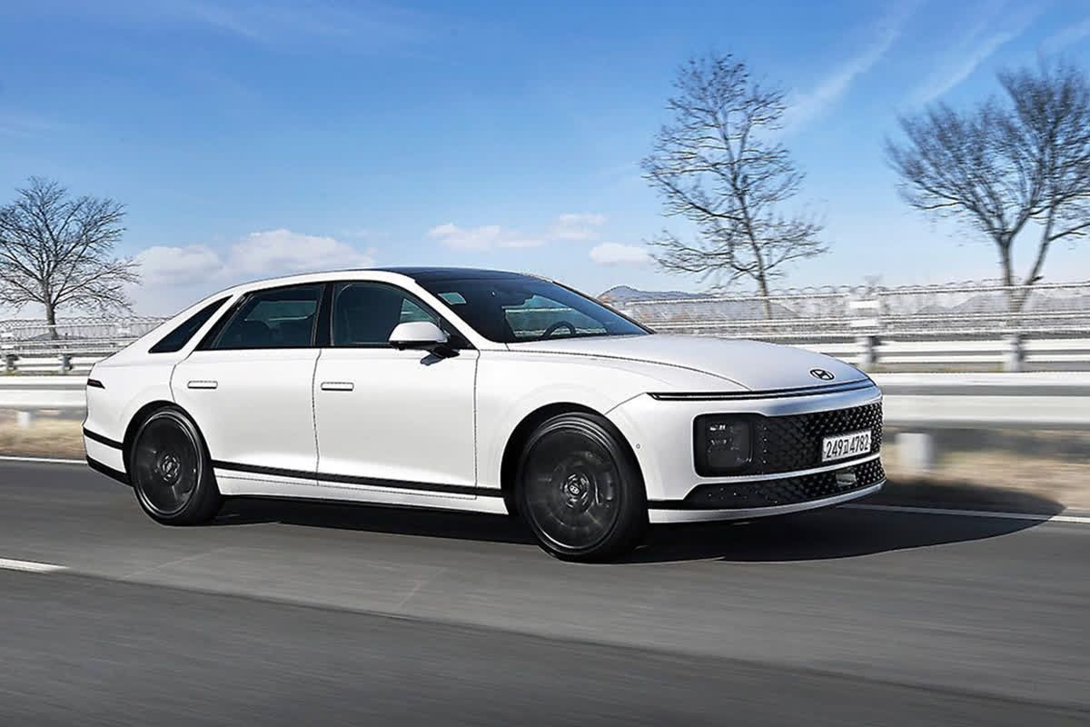 "JE… S'il vous plaît, achetez-moi beaucoup cette année aussi ...