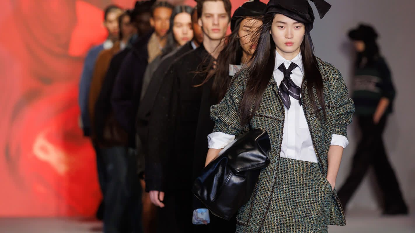 우영미, '서울'에서 영감 얻은 2024 FW 컬렉션 '파리'에서 선보여