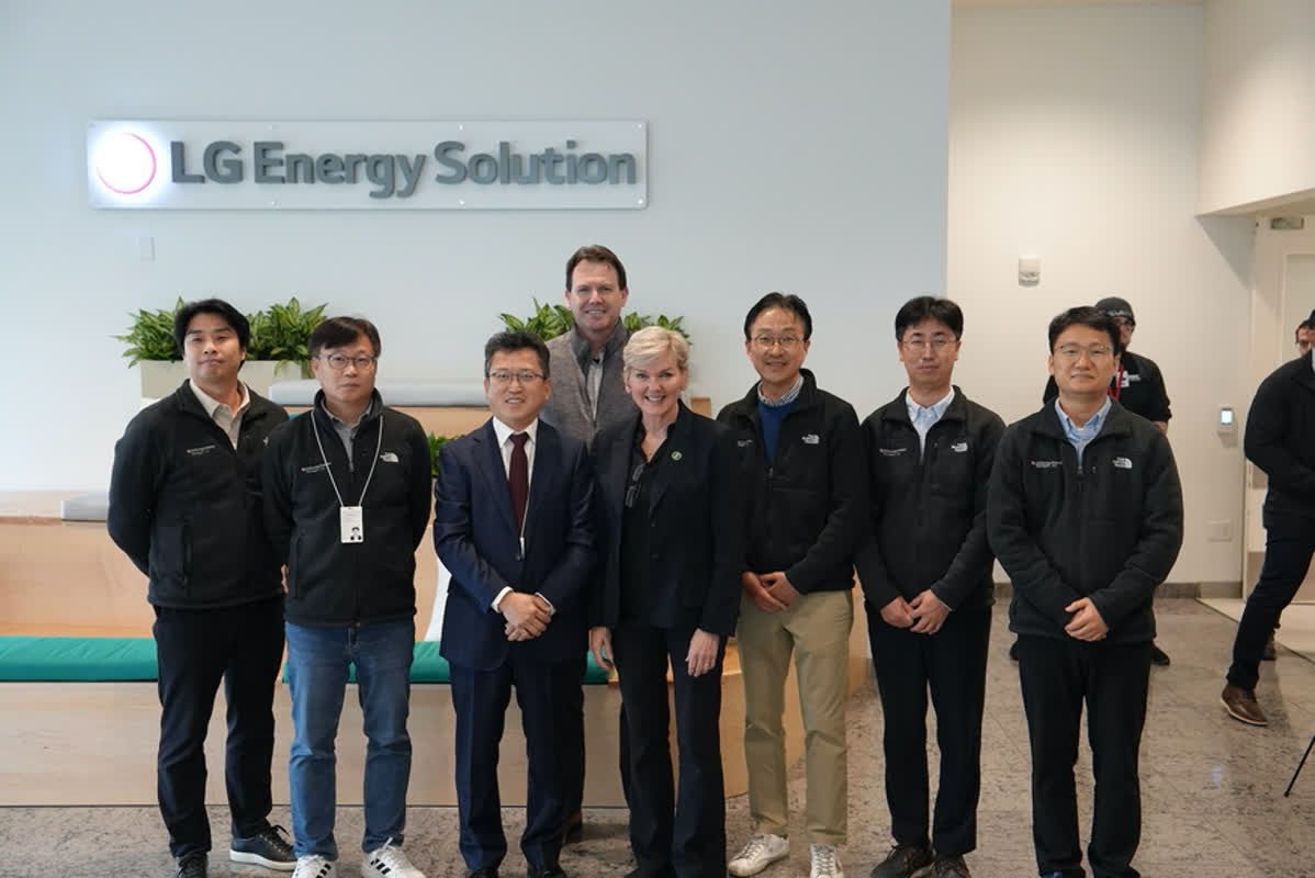 美 에너지부 장관, LG엔솔 홀랜드 공장 방문…배터리 인재 양성 의지 | 더구루