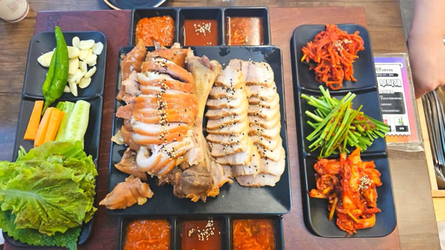 Bupyeong Station Jokbal Bossam Restaurant, great value for money ...