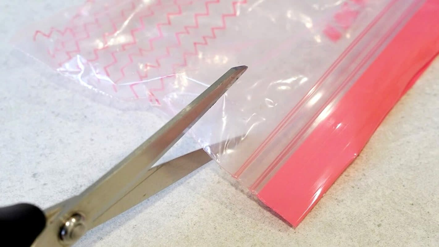 Don't throw away used zipper bags, cut them 'like this'! Your quality ...