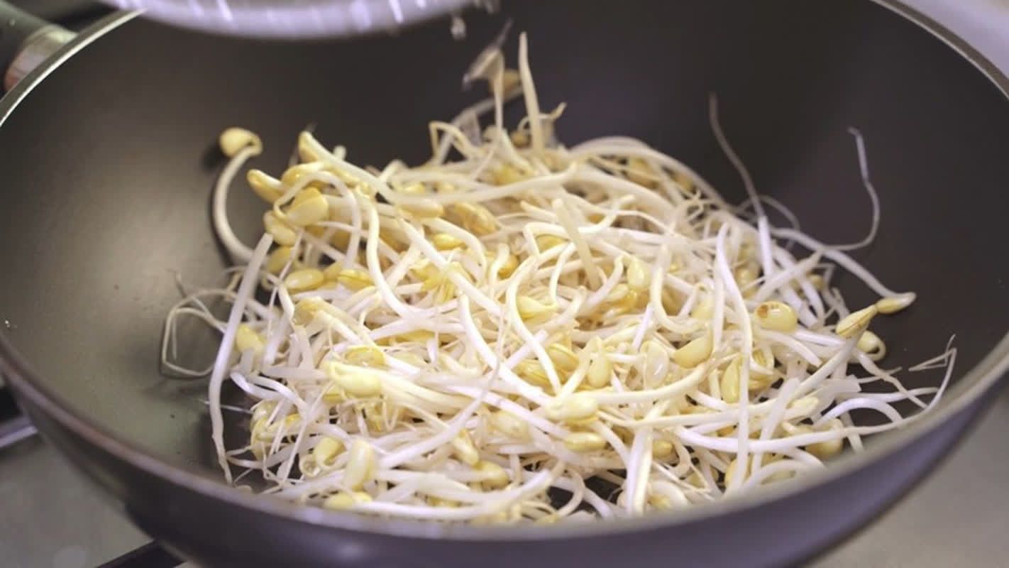 Why you don’t add any more water when blanching bean sprouts!