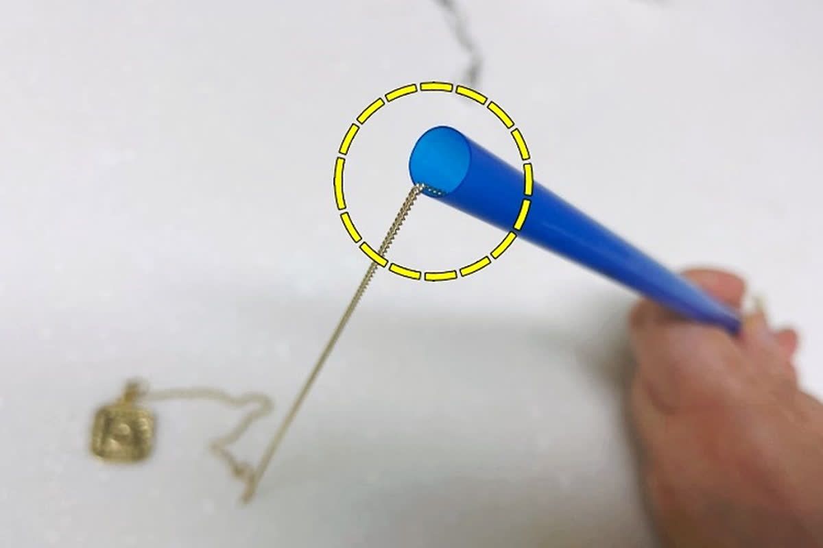 C'est génial de ranger le collier fin qui ne cesse de s'emmêler « ici