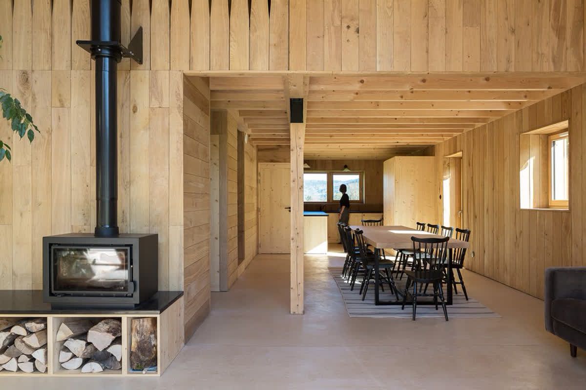¡Inauguración de una casa en línea en línea, interior de la sala de ...
