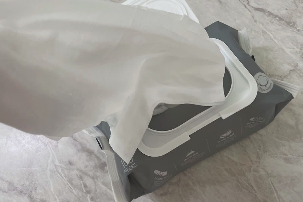 A great tip to make multiple wet tissues come out one at a time