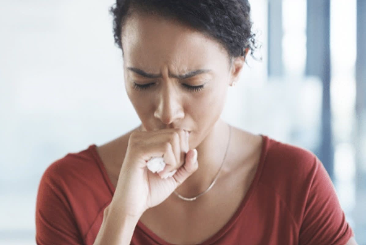 Causas y síntomas de la tos persistente ¿Por qué suele toser durante ...