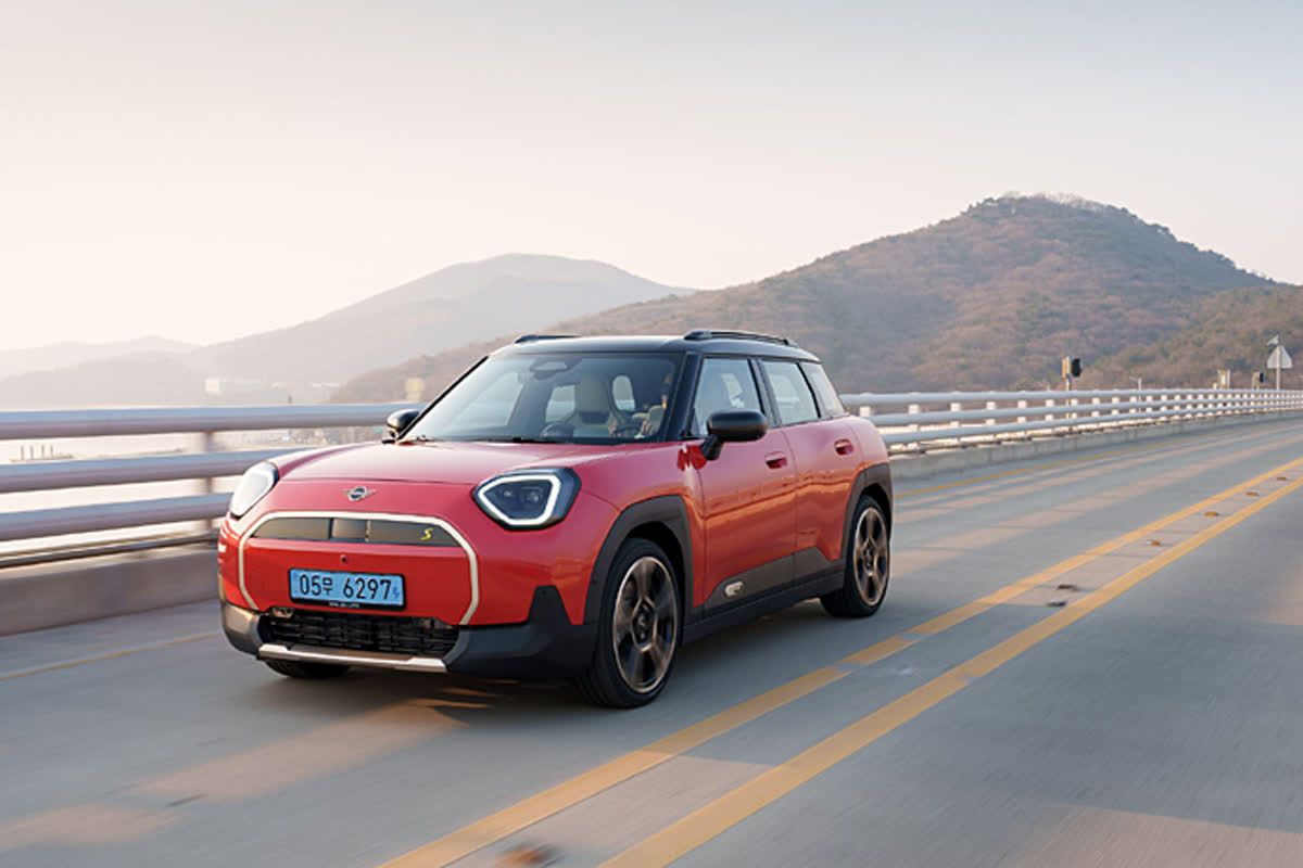 The Korea Automobile Journalists Association selects the new all-electric MINI Aceman as the car ...