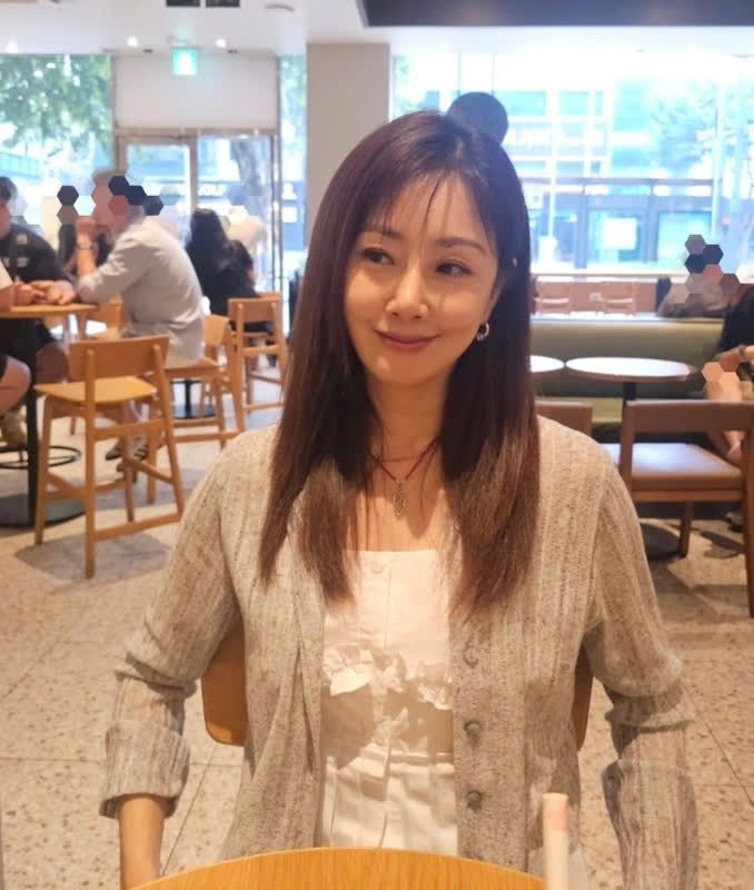오나라, 프릴 디테일로 완성한 '숨멎' 우아함…이래서 '로코 퀸' | 스타패션